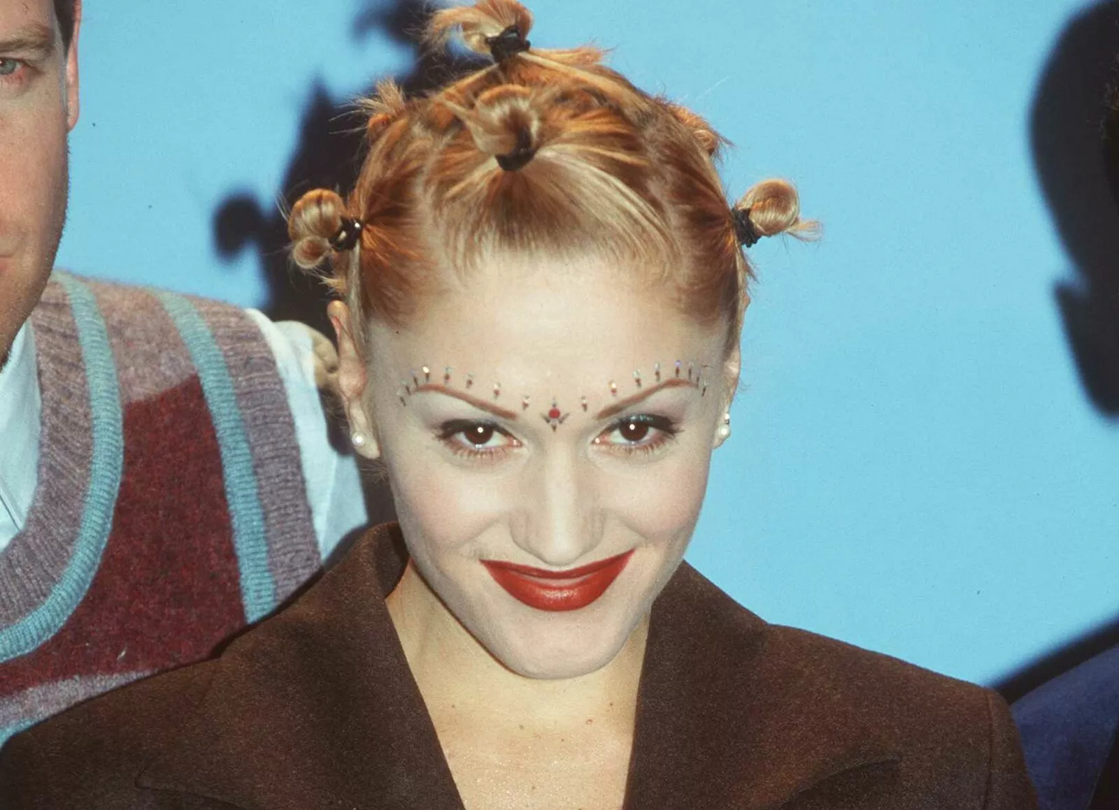 Гвен Стефани воссоединилась с No Doubt и повторила культовый макияж из 90-х