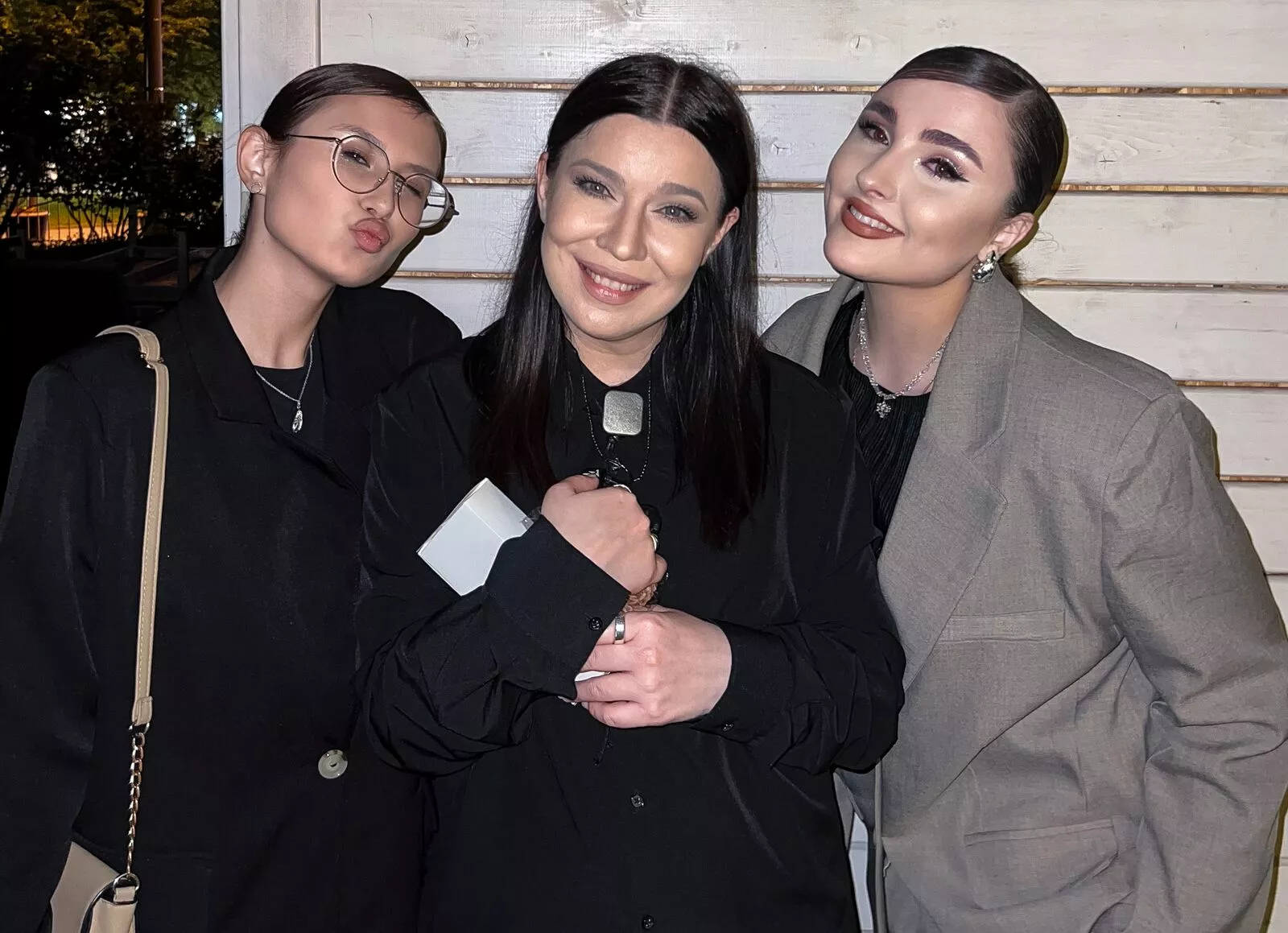 Ёлка спела с подопечными благотворительного фонда