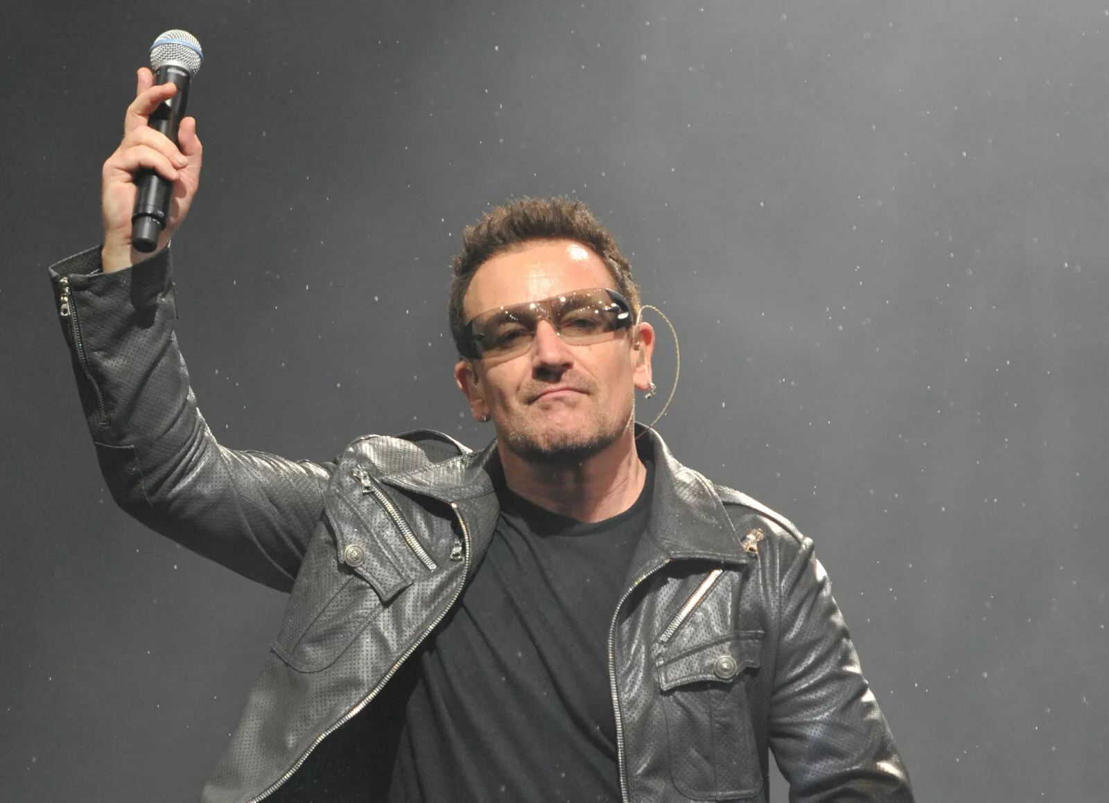 Боно вспомнил, как после смерти матери питался остатками еды из самолетов