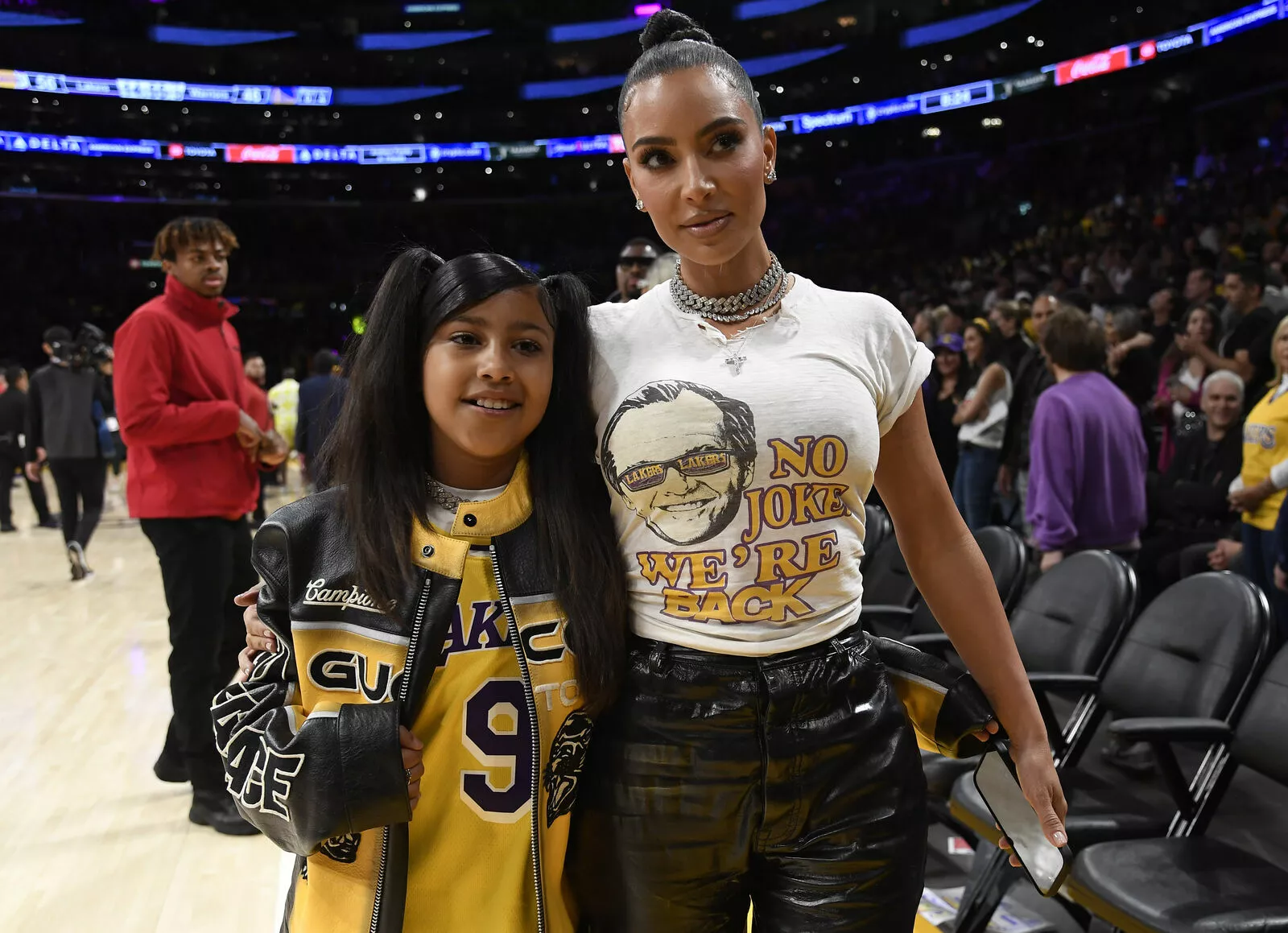 Дочь Ким Кардашьян и Канье Уэста впервые появилась на обложке глянца ...